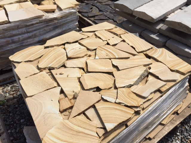 Piedra Molejon Amarillo pulido irregular en Costa Rica